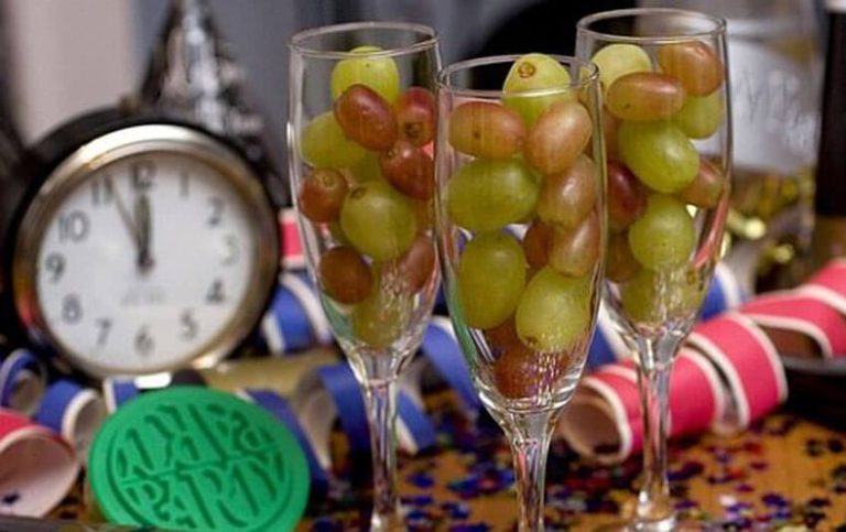 The Eleven Grapes - A Mexican Tradition to Ensure a Happy New Year ...